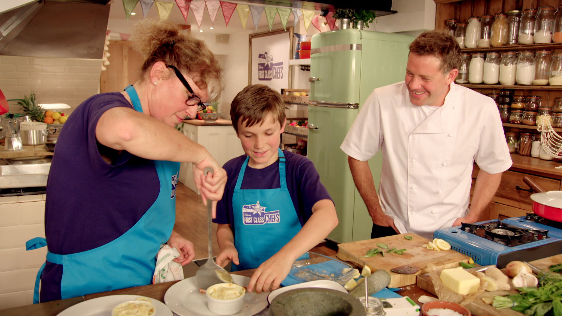 First Class Chefs: Family Style - Disney+