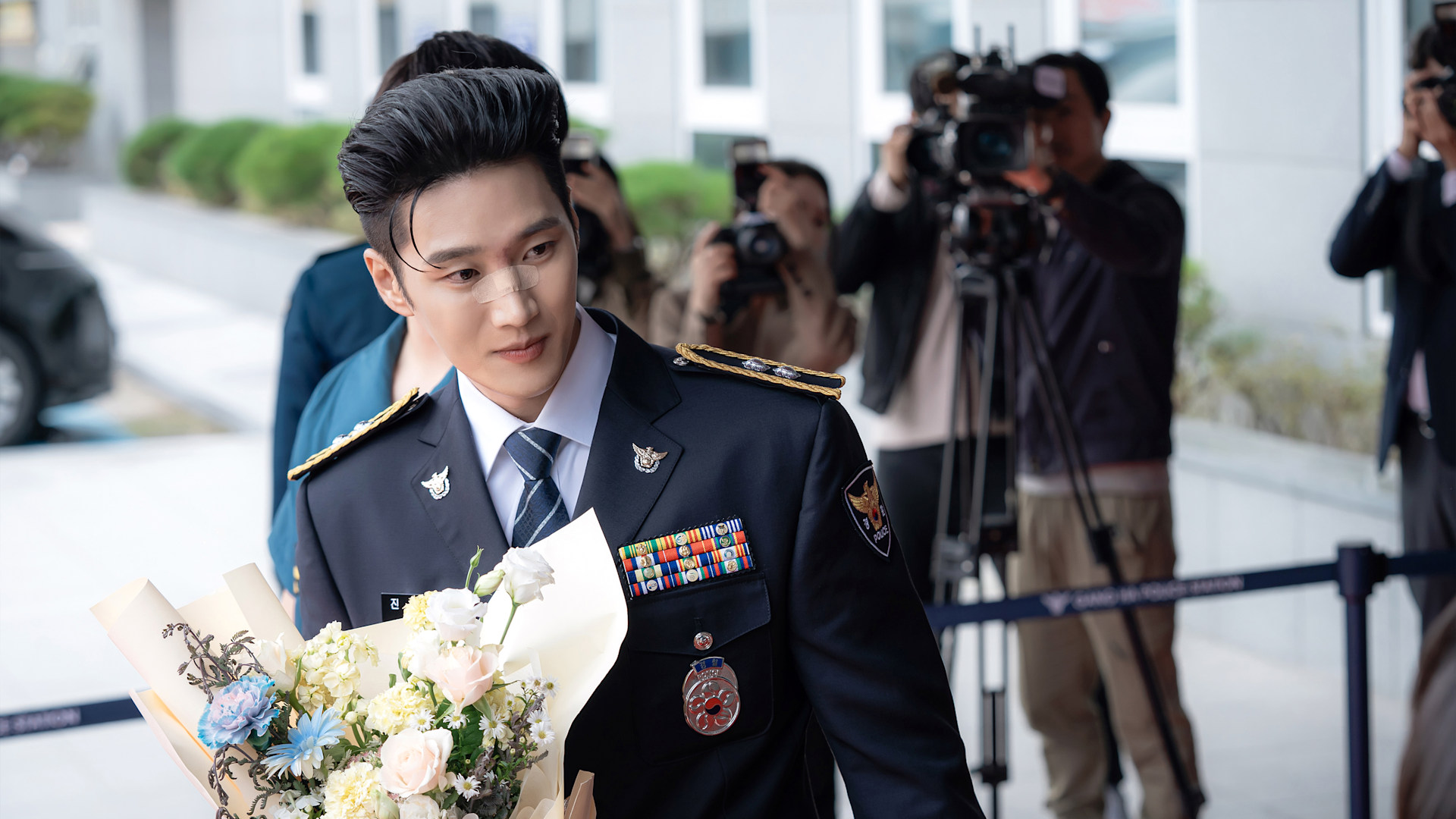 Flex x Cop - Disney+